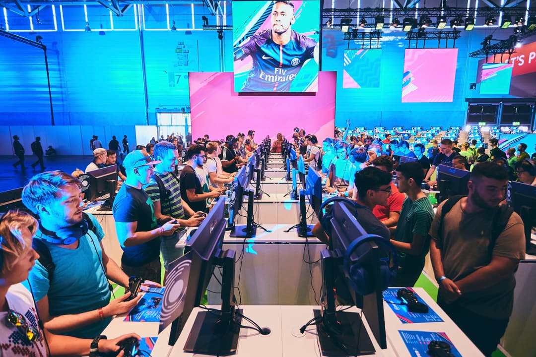 Tournet: stable network infrastructures and IT solutions for successful ...